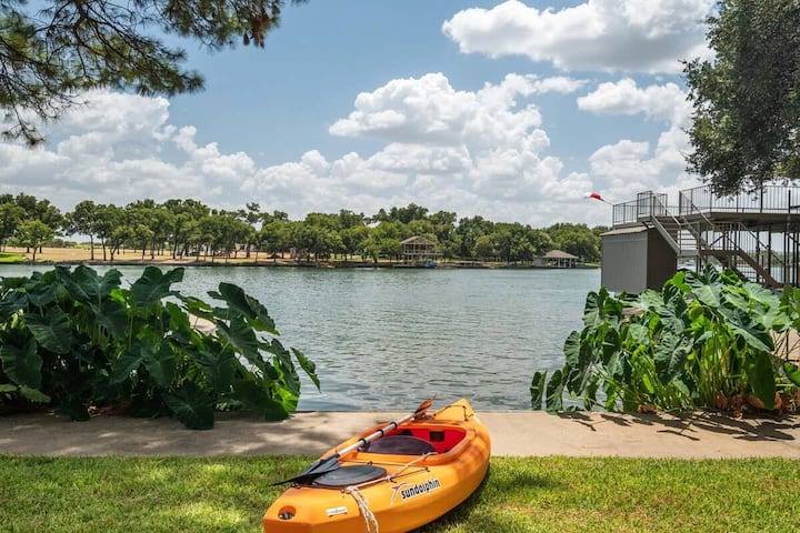 Wake Zone-lakefront W/ 1 Boat Lift & Dog Friendly - Kingsland, TX