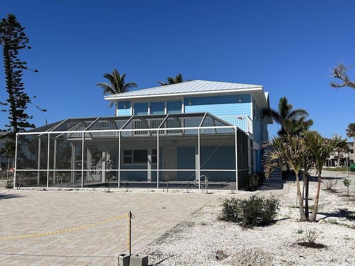 Beachside Flamingo House , Pool Home 3 Bedroom, 3 Bath Sleeps 6 - Fort Myers Beach, FL