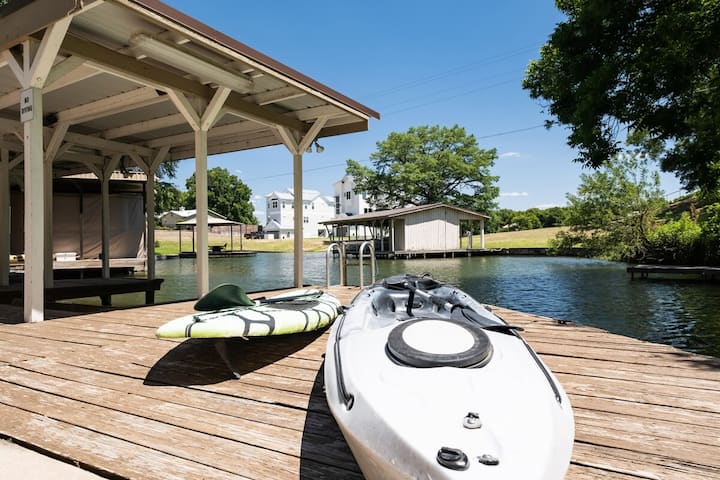 Paradise Cove- Lakefront On A Cove W/guest Cottage - Kingsland, TX