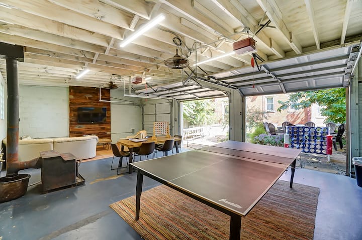 Convenient Cincy Boho Large Group Vacation Rental - Cincinnati, OH