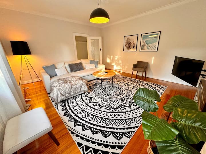 Large 1 Bed Art Deco Prahran With Study - Richmond