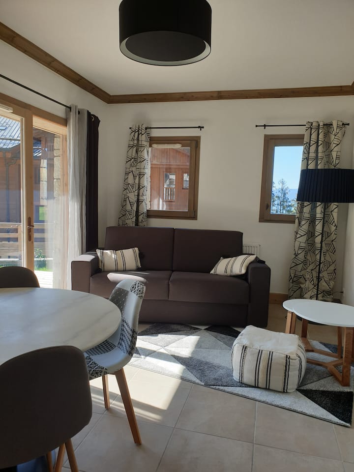 E003 - 47 M2 - 2p+cab - 6 Pers - Les 7 Laux