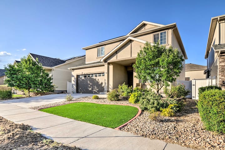 6 Mi To Dia: Spacious Home W/ Backyard In Denver! - Aurora, CO
