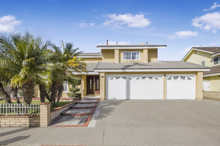Gorgeous Family Home Just 8 Mins From Disneyland - Anaheim