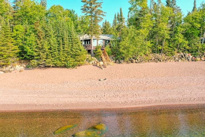 Agate Bay On Lake Superior In Grand Marais, Mn - Grand Marais