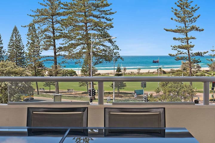 Blue C 305 - Beachfront Coolangatta - Min. 3 Night Stays! - Coolangatta