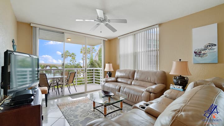Bayfront Bahia Vista 9-424 W/ Balcony, Pool & Minutes To St. Pete Beach - St. Petersburg, FL