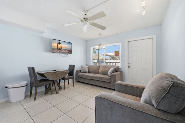 Tropic Breeze 6 | Ground-floor Madeira Beach Pool - Redington Shores, FL