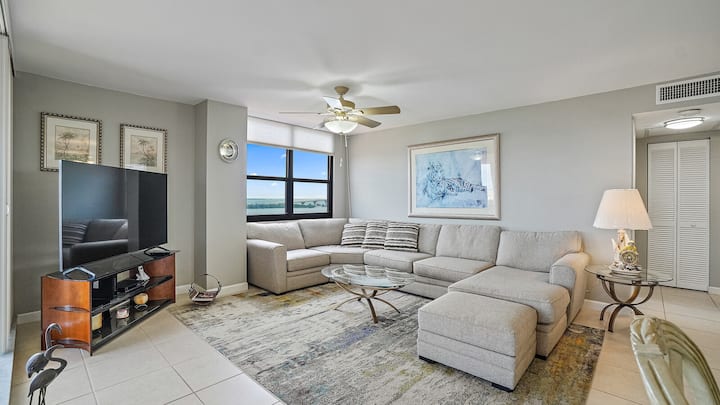 Penthouse Paradise With Amazing Views: 2bd, 2ba - - St. Petersburg, FL