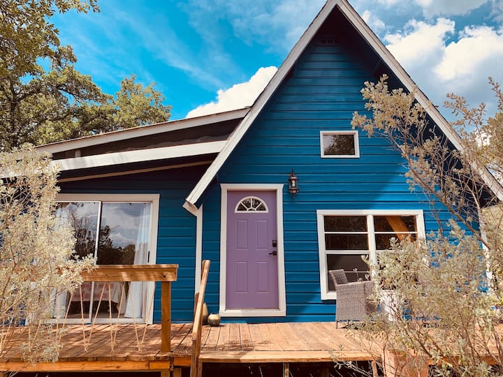 Kind Of Blue - A Hill Country Cottage - San Marcos, TX