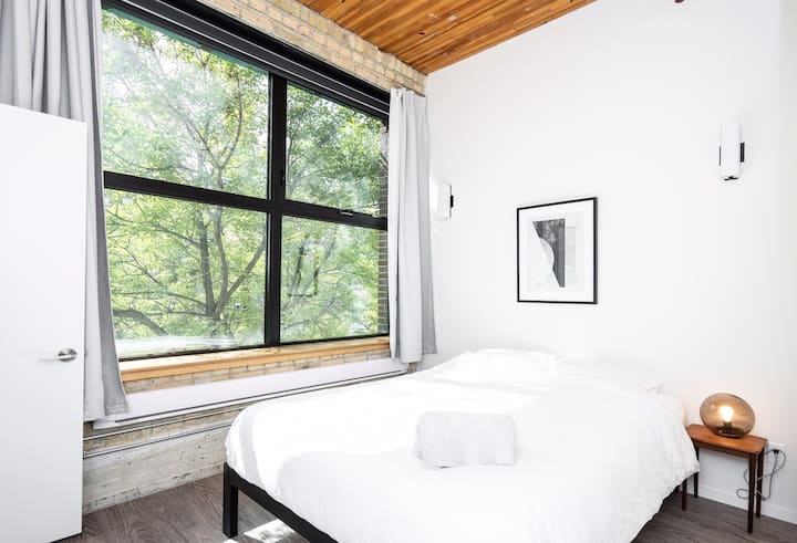 Airy & Bright Loft In Exchange District+endy Bed! - Winnipeg