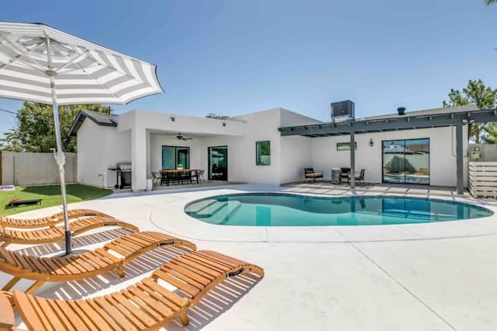 Luxurious Old Town Remodel Home W/ Heated Pool - Scottsdale