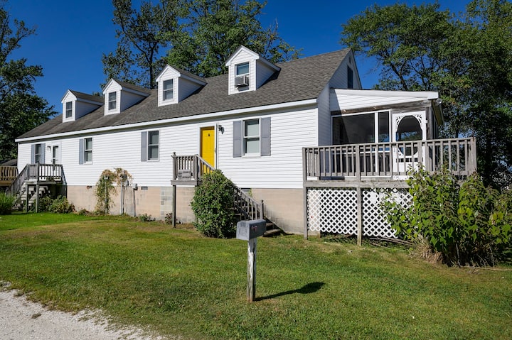 George`s Retreat Is A Cozy Vacation Home Located - Chincoteague, VA