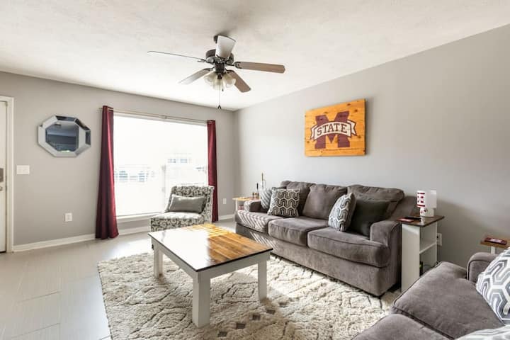 Bulldog Academy | 2bd 2ba Townhome | Near Msu - Starkville, MS