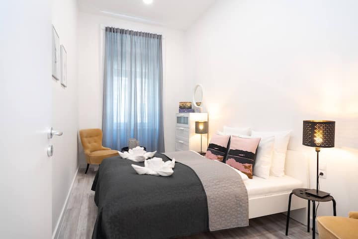 Central, Large, Airconditioned Apartment - Budapest