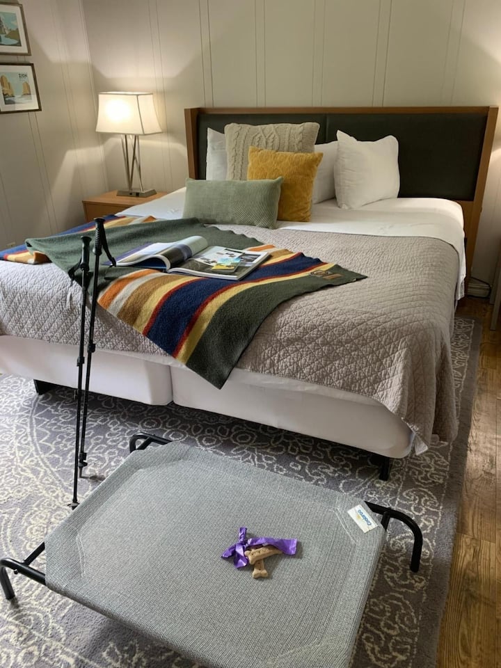 Eureka Springs Cabin & More-king Bed + Hot Tub - Eureka Springs, AR