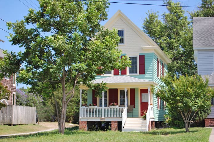 Lewis House- 2br Cottage | Historic Downtown - Chincoteague, VA