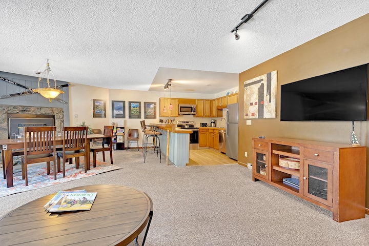 Onsite Clubhouse With Pool, Hot Tub, Wi-fi, And Garage - Breckenridge, CO