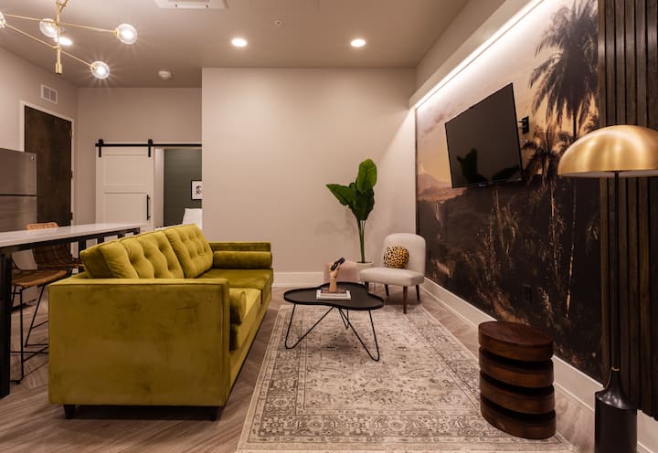 Designer Getaway On Famous Avenue Of The Arts 32 - Nashville, TN