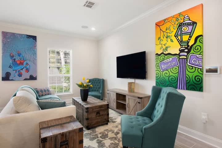 Stylish 3br Retreat | Balcony Near French Quarter - Metairie, LA
