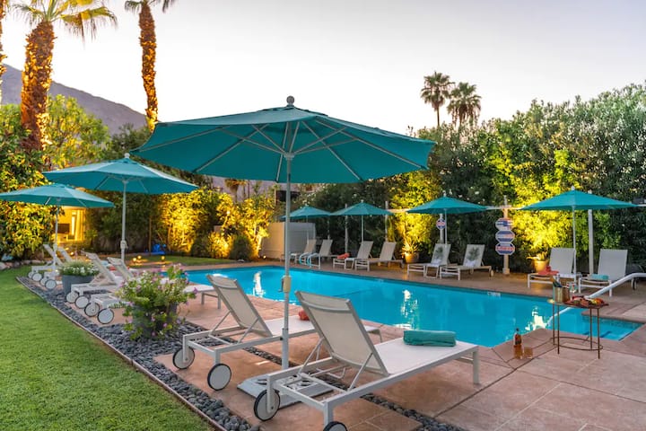 Beautiful Garden Views, High Ceilings & Kitchen - Palm Springs