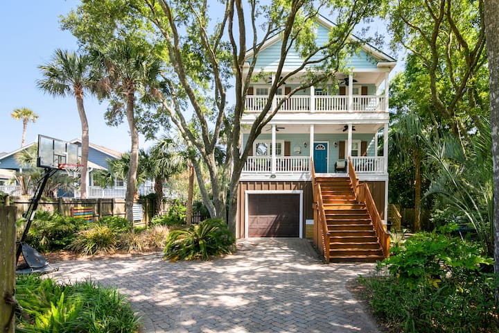 Pool Table, Pet Friendly, Walk To Beach & Town! - Folly Beach, SC