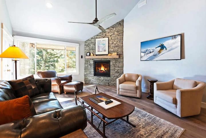 4 Bdr Ski-in/out Condo W/ Charming Mountain Views! - Park City, UT