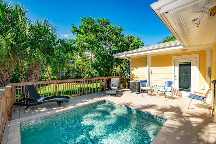 Charming Island Escape With Private Pool And Screened Lanai! - Anna Maria, FL