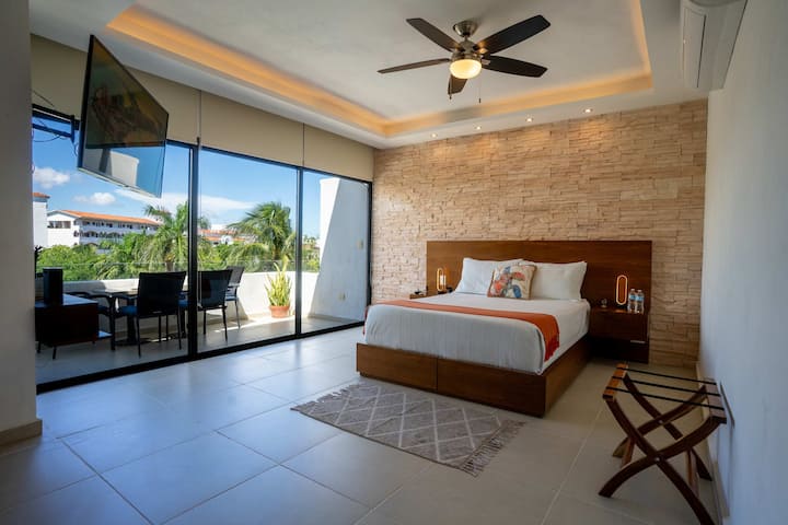 All-in-one Penthouse: Views & Prime Location - Cancún
