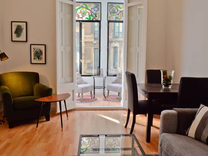 Luminoso Apartamento Con Vidrieras Originales Cerca De La Pedrera - Barcelona