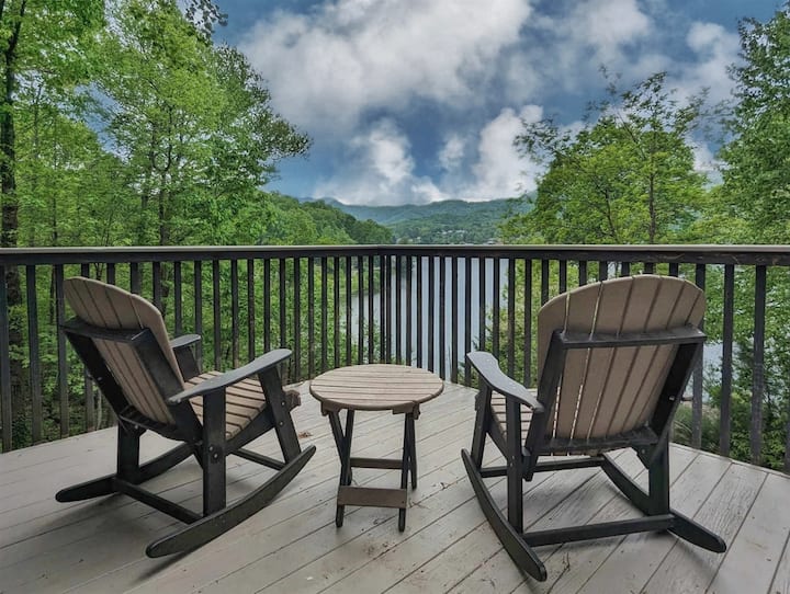 Harmony Hill / Overlooking Beautiful Lake Junalusk - Waynesville, NC