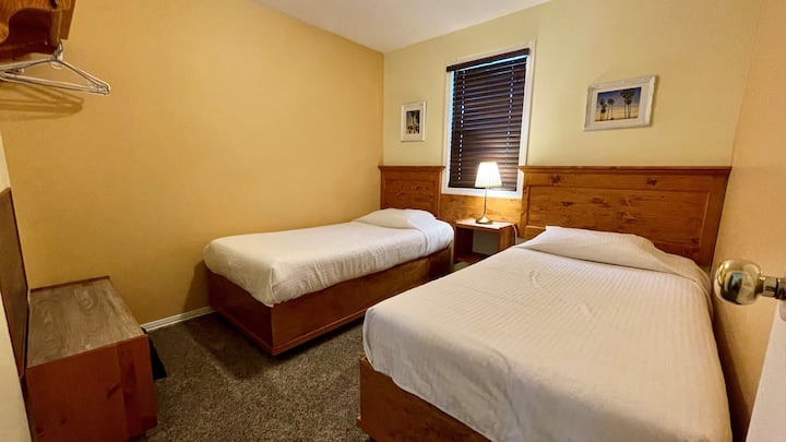Brookside Motel Cabin # 6 - Golden