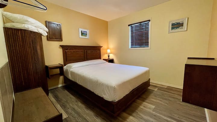 Brookside Motel Cabin # 9 - Golden