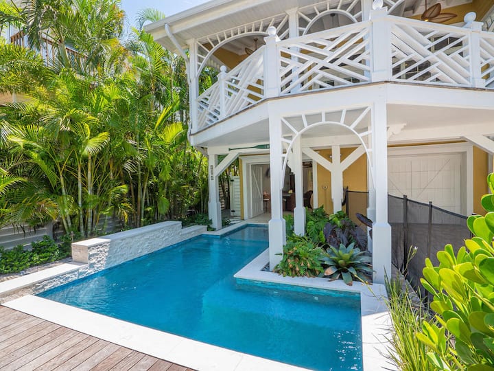 Beach Bliss: Perfect Location, Pool, Views, Steps To Beach - Anna Maria, FL