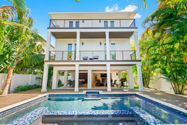 Ami Group Stay! Pool, Spa And Rooftop Deck - Bradenton Beach, FL