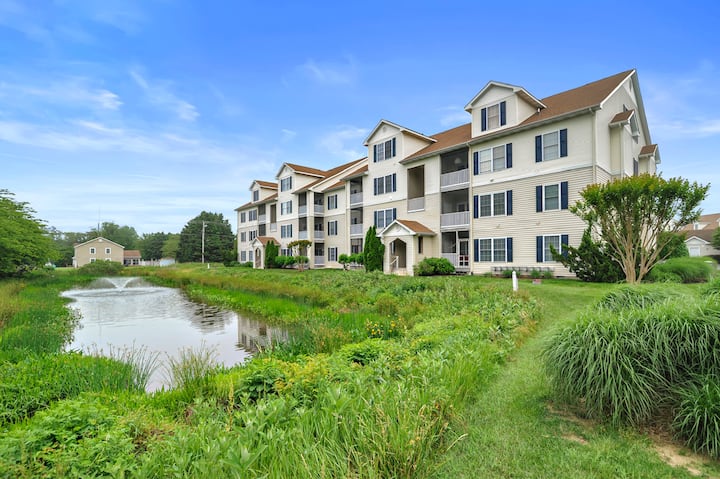 Modern Condo W/pool - Close To Beach - Rehoboth Beach, DE