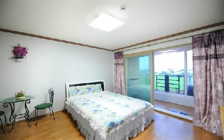 깔끔한 인테리어로 편안함을 주는 202호 - Yeosu-si