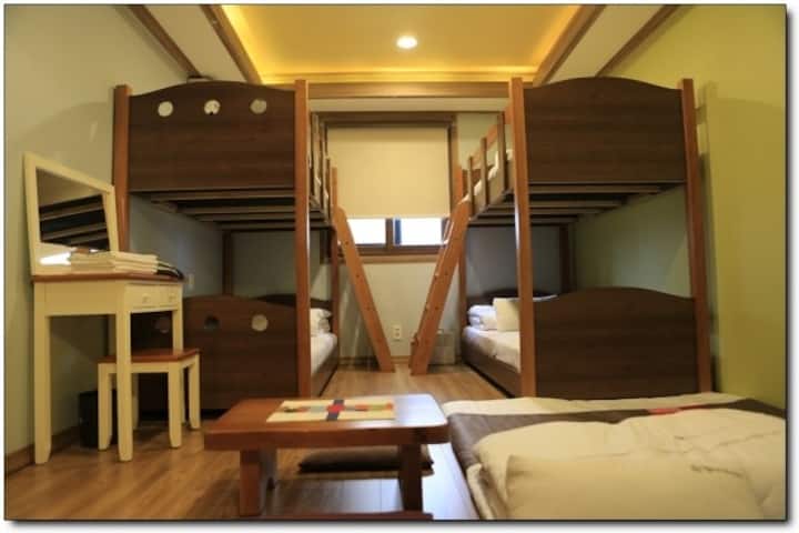 #한옥마을 #경기전 #전동성당 #풍남문 특실 온돌/침대(305호) - Jeonju-si