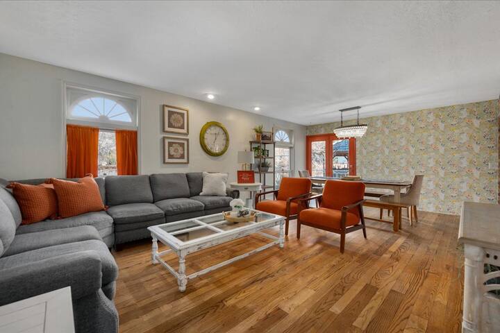 Cozy King Suite | Private Ensuite & Free Waffles! - Orem, UT