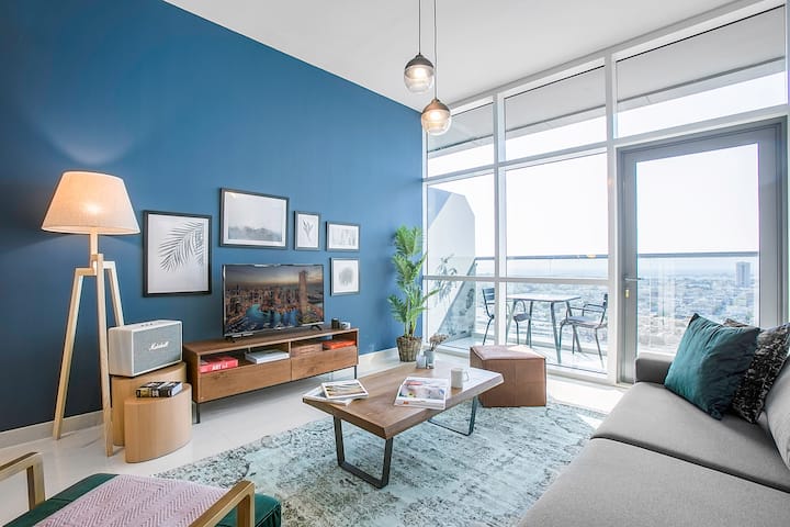 Blueground | Sheikh Zayed Rd, Pool & Gym - Dubai