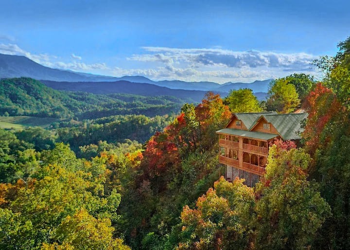 Smokey Mountain Hot Tub Views + Fire Pit & Pool - 美國