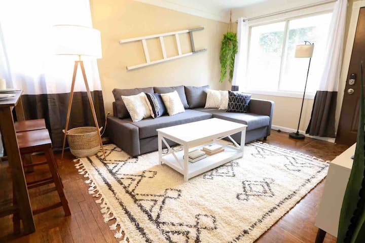 Stylish 2br Home In Ferndale - Ferndale, MI