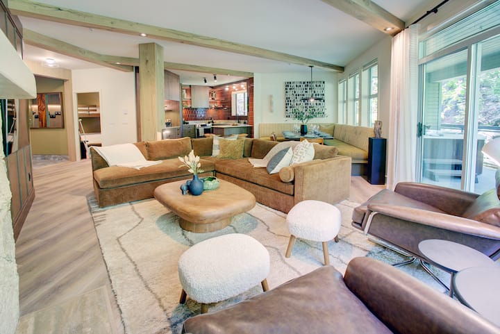 Designer 4br Townhouse | Views, Hot Tub, Parking - Whistler