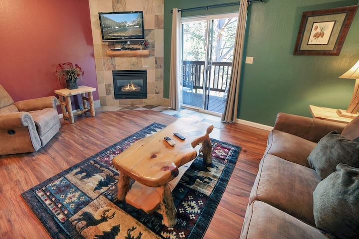 Condo With Personal Hot Tub, And River Views - Estes Park, CO