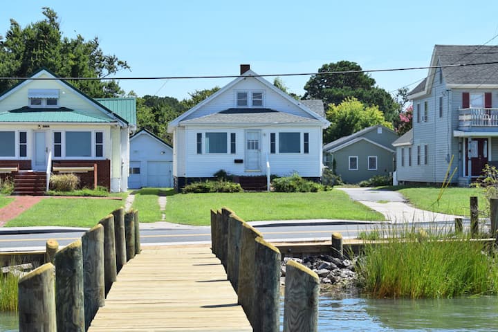 Blue Bayou- Private Pier, Fire Pit, Sunsets - Chincoteague, VA