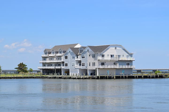 Caprecia's Castle- Waterfront, Crabbing Dock - Chincoteague, VA