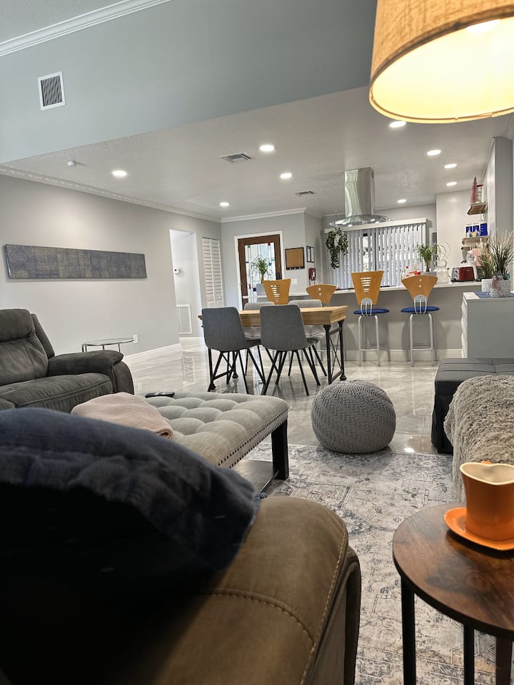 Newly Renovated Villa With Hot Tub - Coral Springs, FL