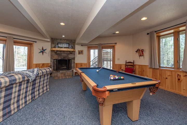 Peaceful Rustic Chalet W/ Hot Tub & Fireplace - Oakland, MD