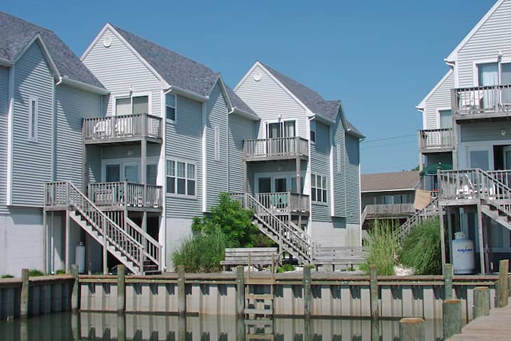 Sea Star - Waterfront, Dock & Lighthouse Views - Chincoteague, VA