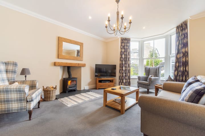Chapel House @ No. 8, Bowness, Sleeps 4 - Bowness-on-Windermere